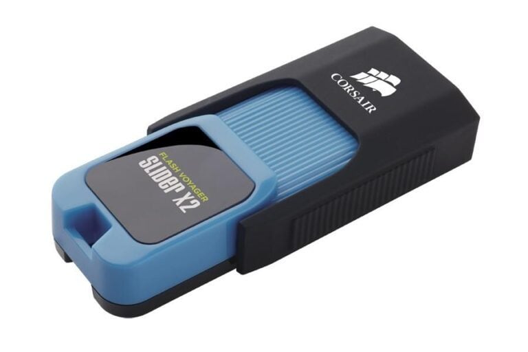 Comparatif Corsair Flash Survivor GTR contre Corsair Flash Voyager ...