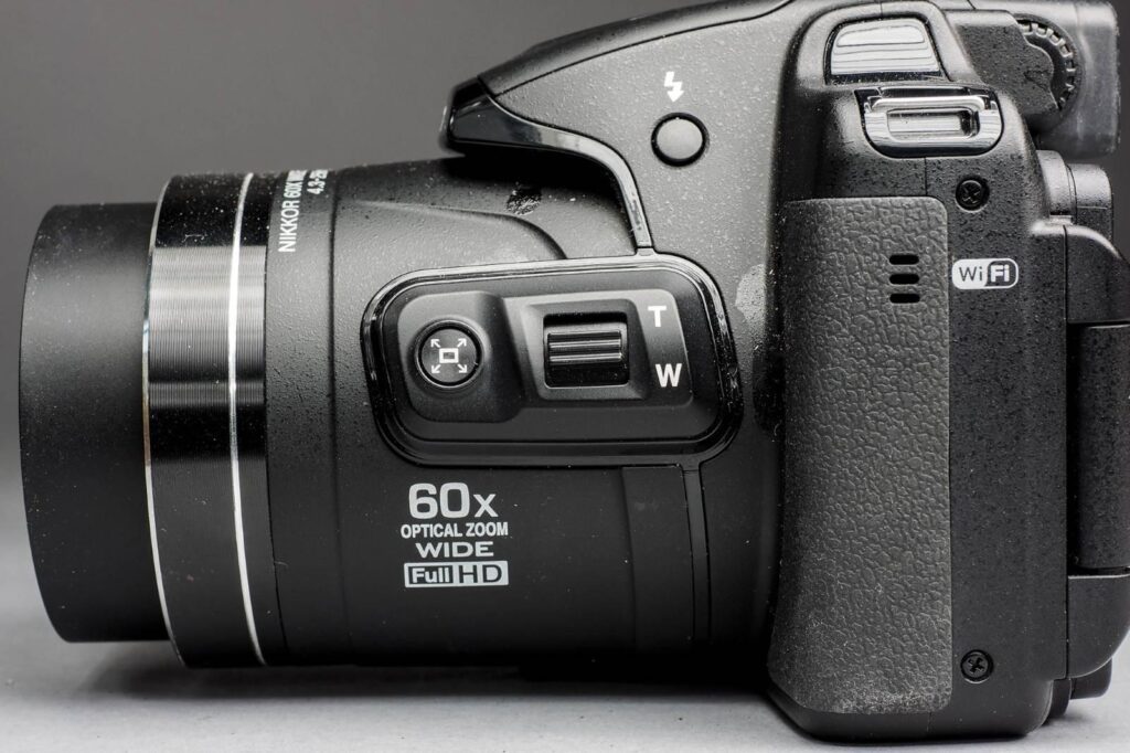 CoolPix P610 - Fiche technique - 01net.com