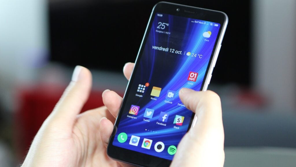 Comparatif Xiaomi Redmi 6 contre Honor Magic 8 Lite - 01net.com