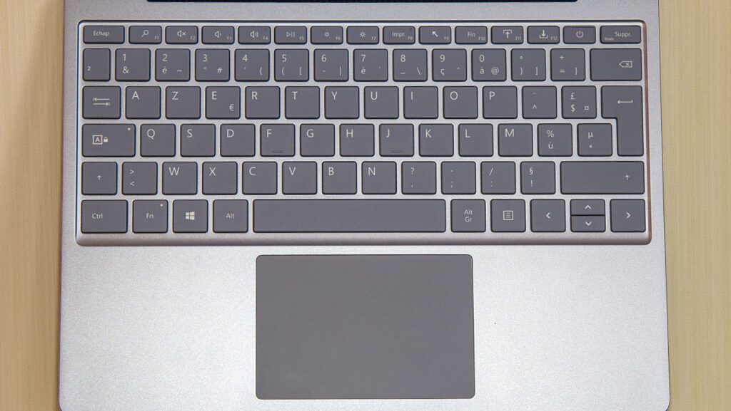 On a testé le Surface Laptop Go : que vaut l’adorable PC portable de ...