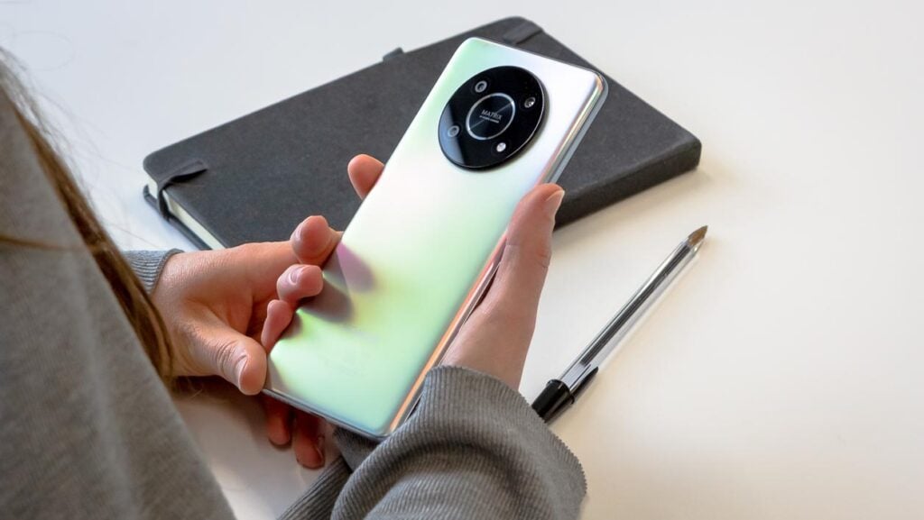 Comparatif Honor Magic 4 Lite 5G contre ZTE Nubia Neo 5 GT - 01net.com