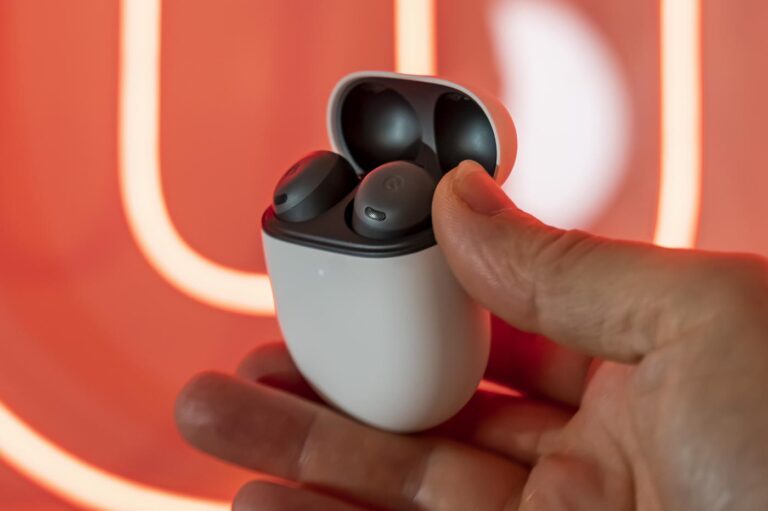 Test Pixel Buds Pro : les écouteurs true wireless de Google musclent ...