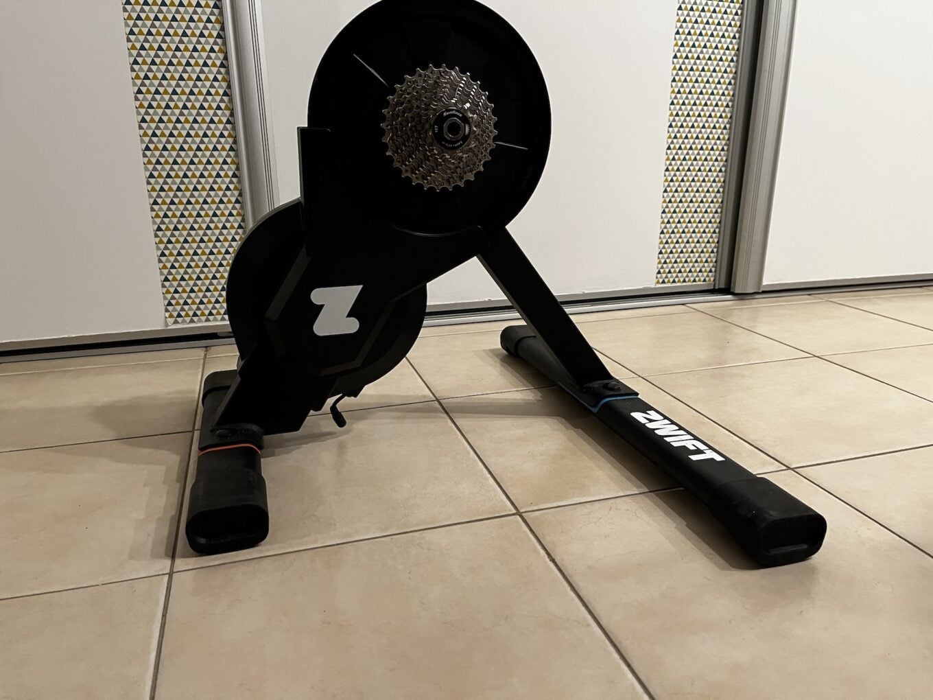 Zwift Hub : on a testé le moins cher des home-trainers connectés