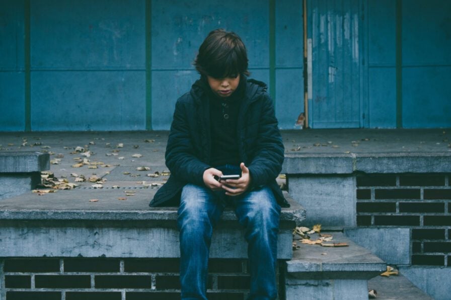 Confiscation du smartphone, couvre-feu numérique : les mesures contre ...