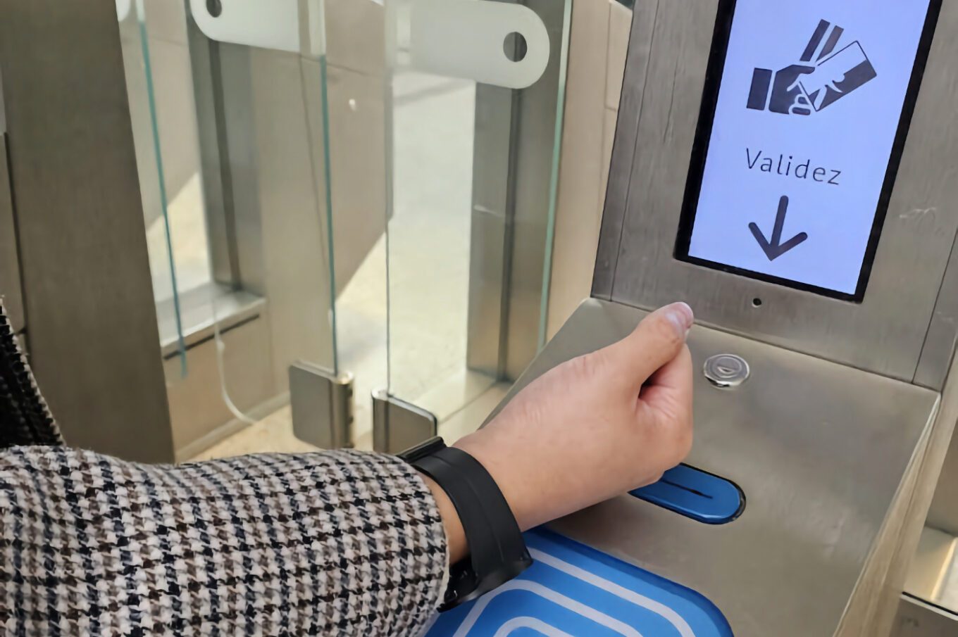Les tickets de métro dématérialisés, c'est aussi pour les montres ...