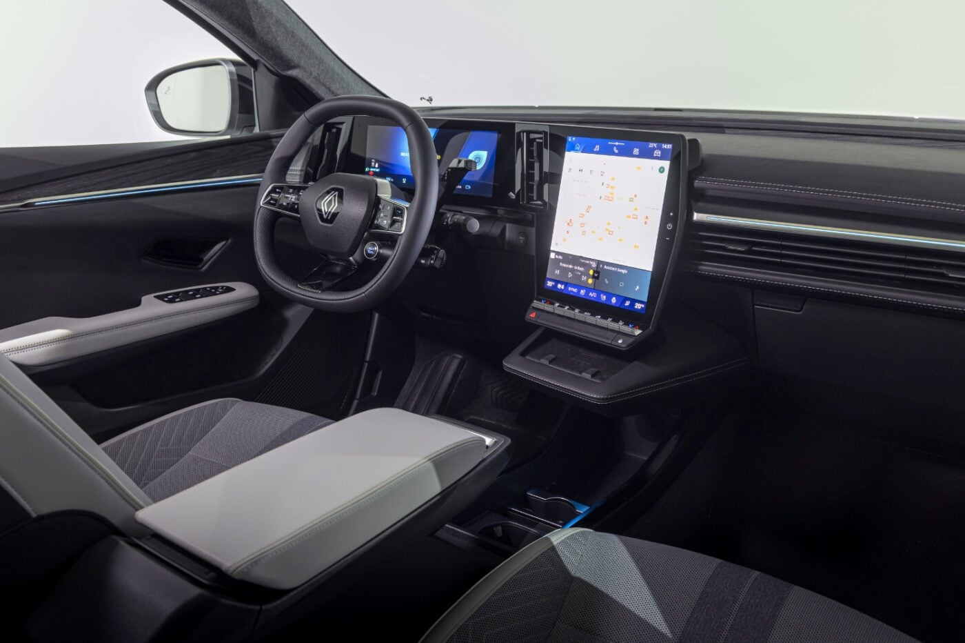 Renault Scénic E-Tech vs Peugeot e-3008 : le duel des SUV électriques ...