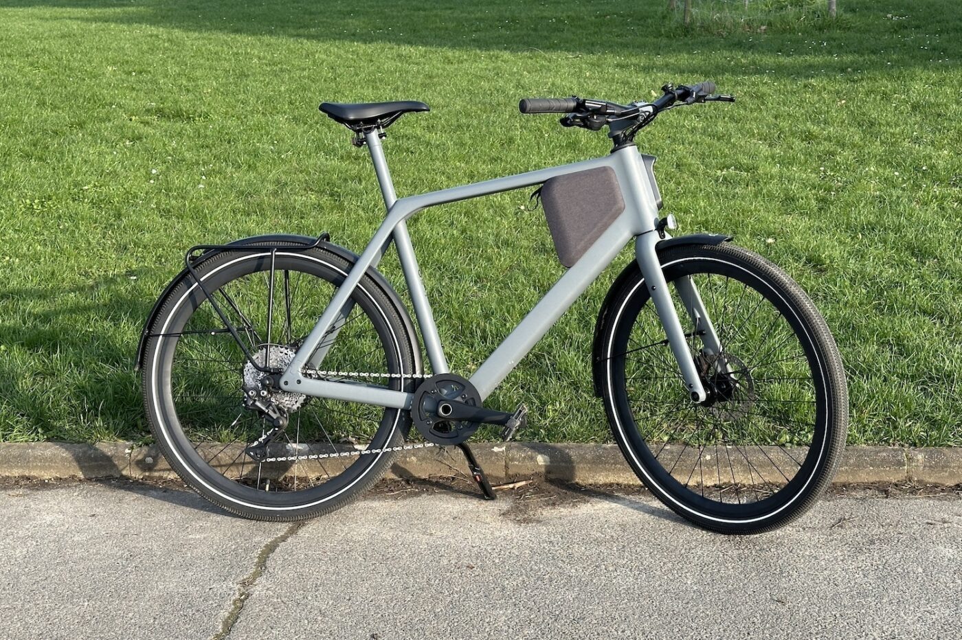 Test du Lemmo One : le vélo qui passe de l’électrique au musculaire en ...