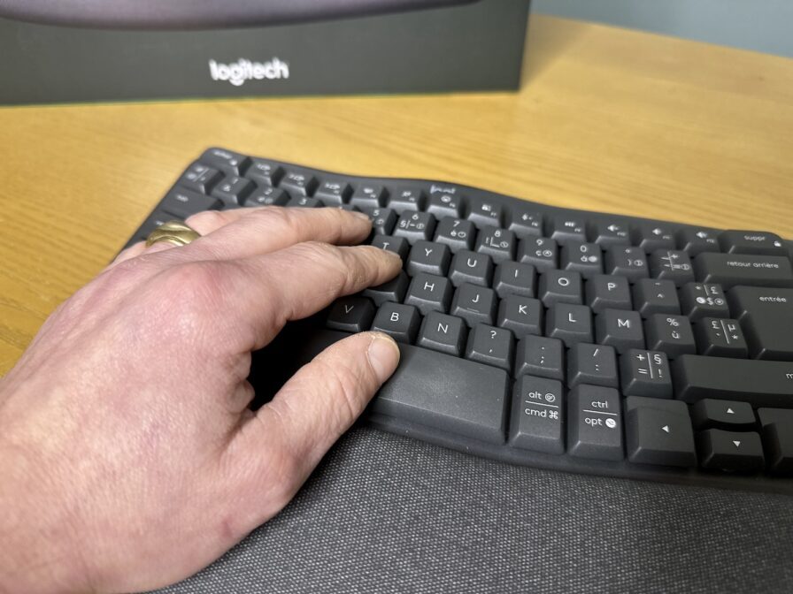 Test Logitech Wave Keys : le clavier ergonomique dont vos mains ne ...
