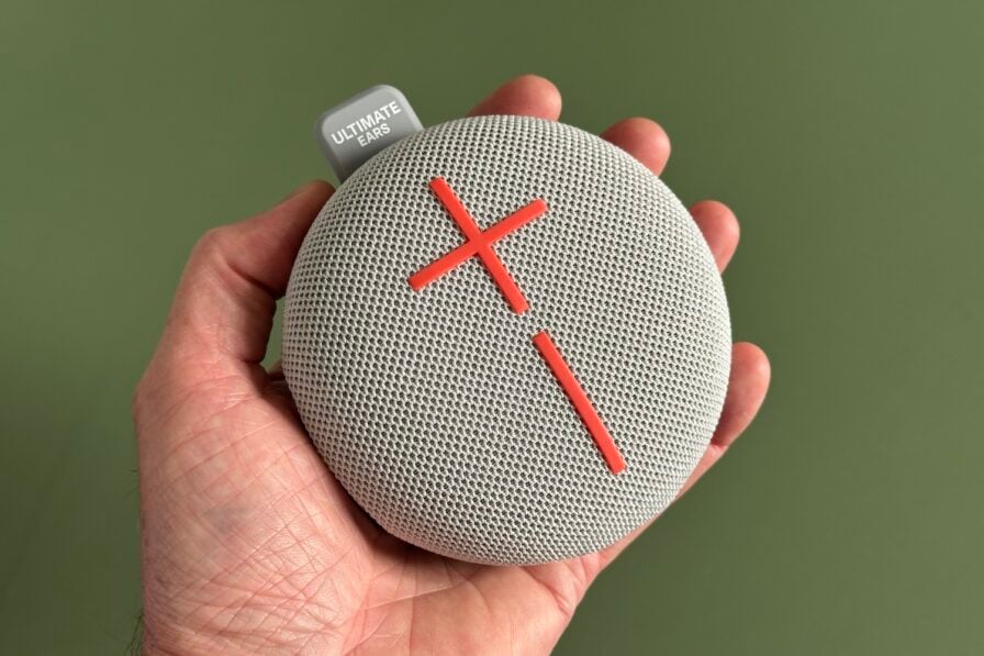 Comparatif Logitech Pure-Fi Express Plus contre Ultimate Ears Miniroll ...