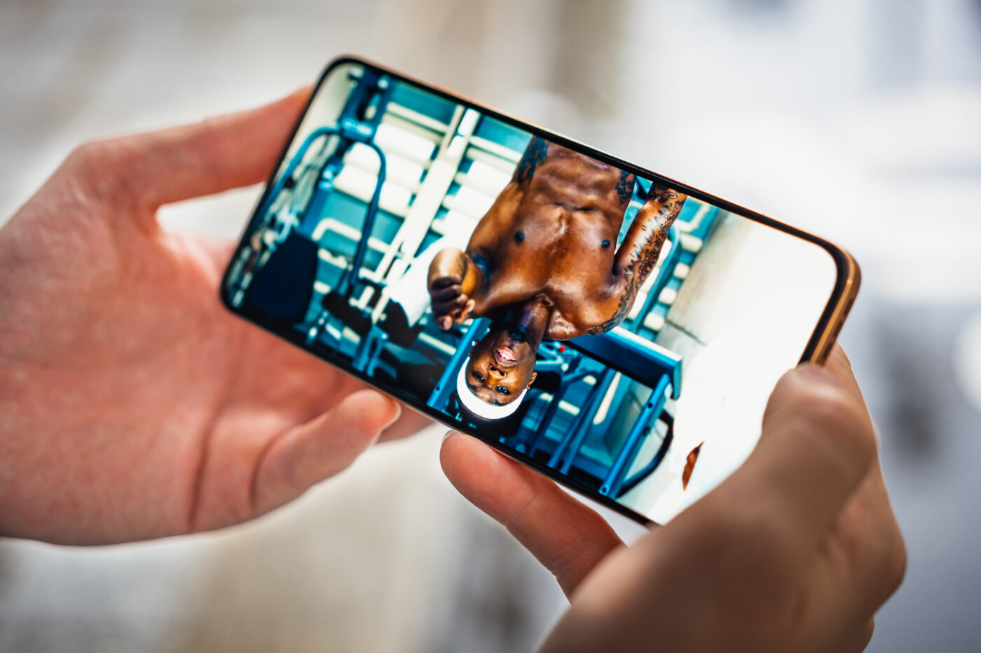 Test Motorola Edge 50 Neo : notre avis sur le smartphone stylé