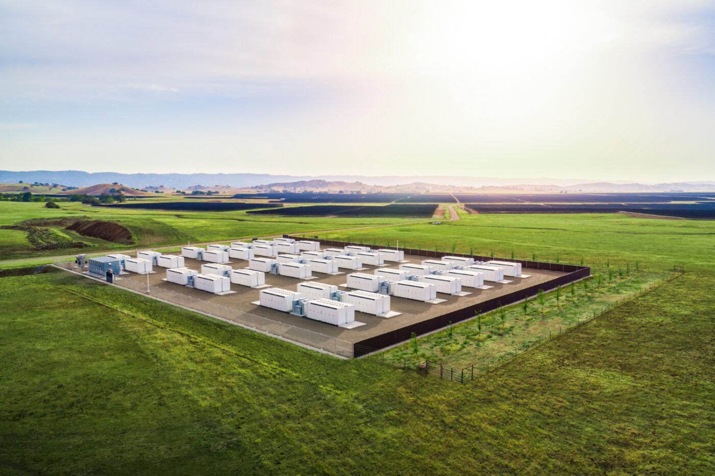 Tesla construit la plus grande réserve d’électricité de France