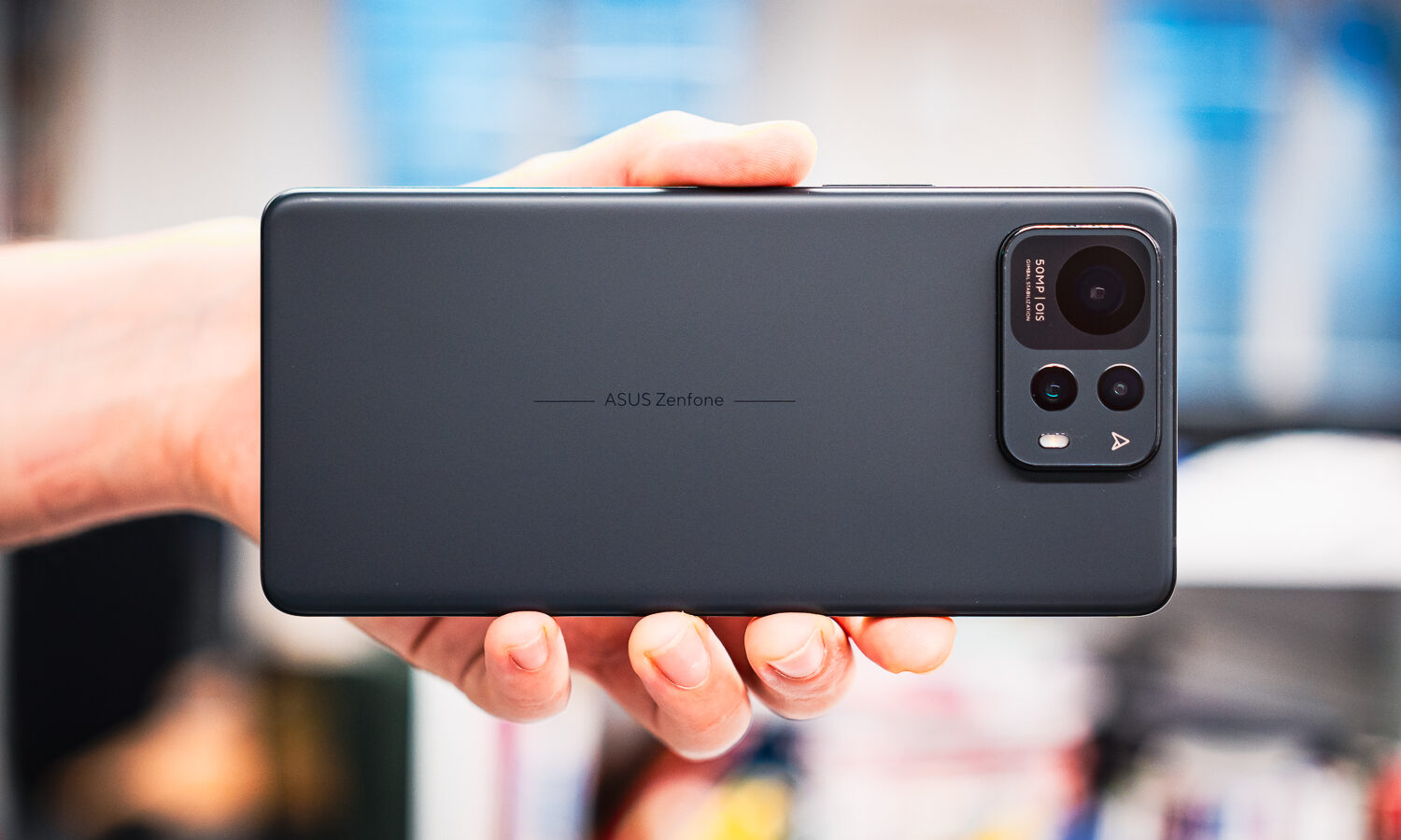 Comparatif Asus Zenfone 12 Ultra contre Oppo Reno 15 Pro - 01net.com