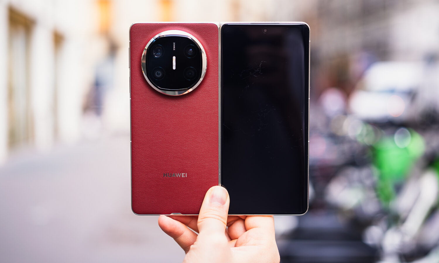 Comparatif Huawei Mate X6 contre Motorola Moto G67 - 01net.com