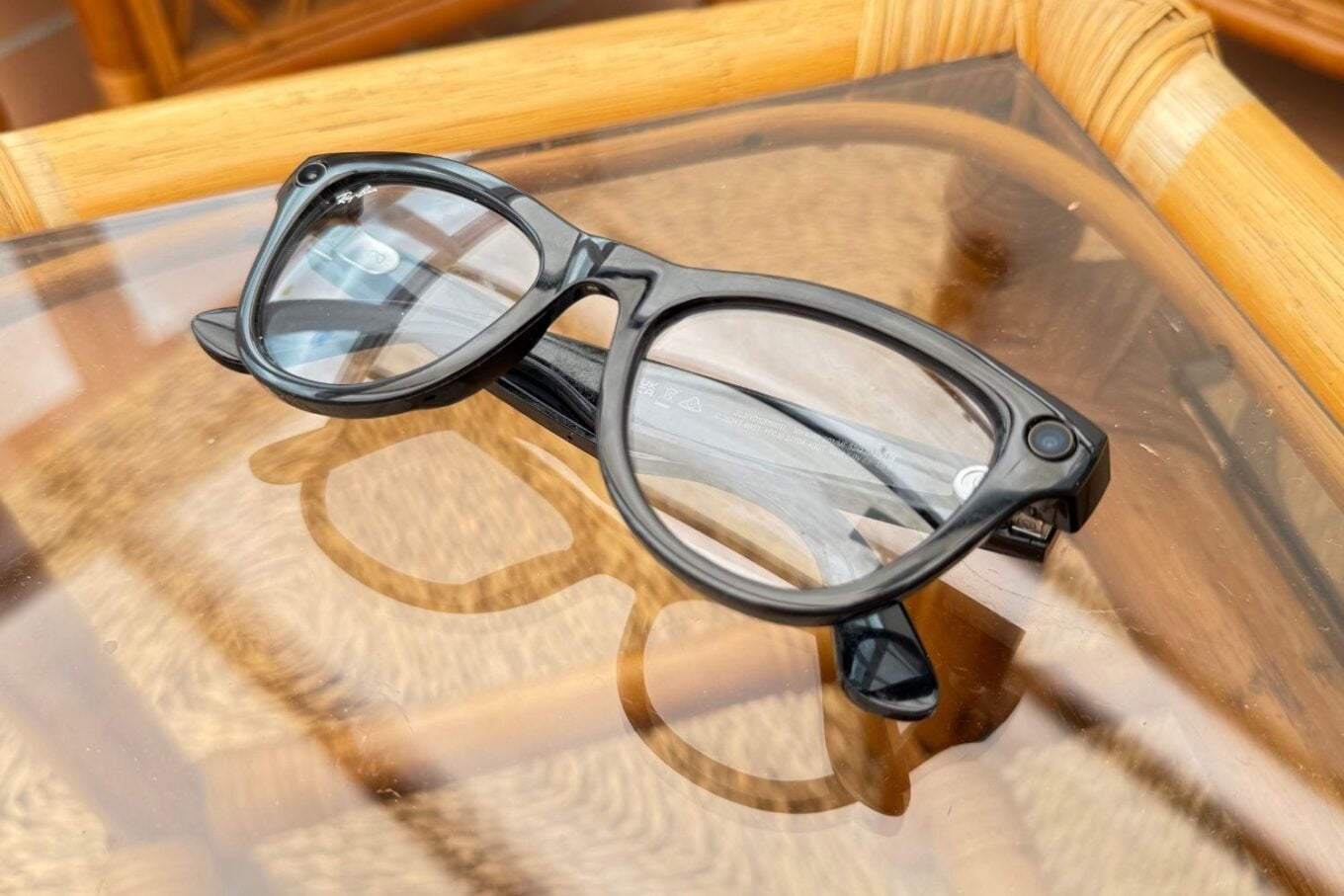 Après Ray-Ban, Meta aurait des lunettes connectées Oakley et Prada