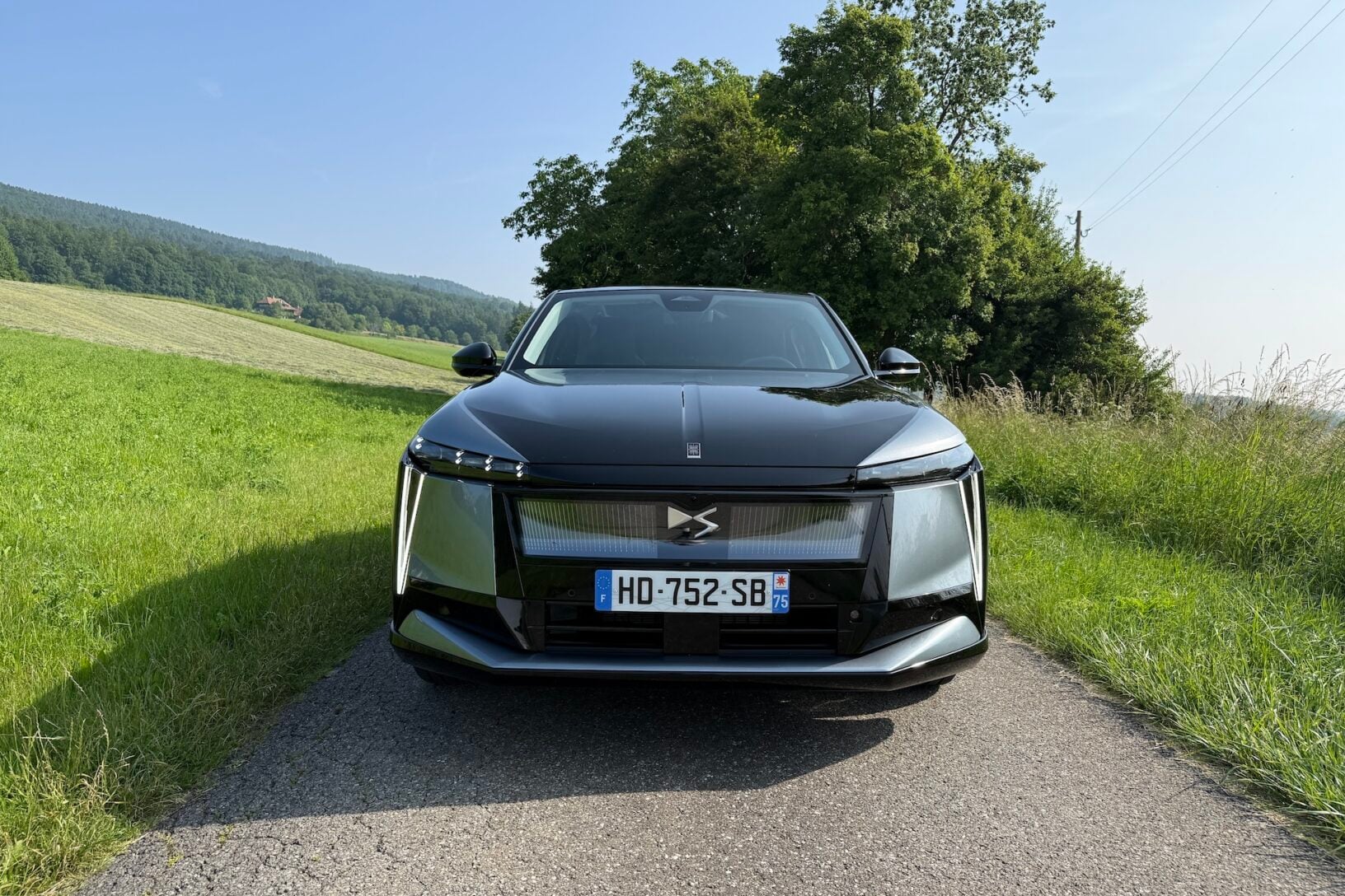 Test DS N°8 : notre avis sur la voiture électrique d'Emmanuel Macron