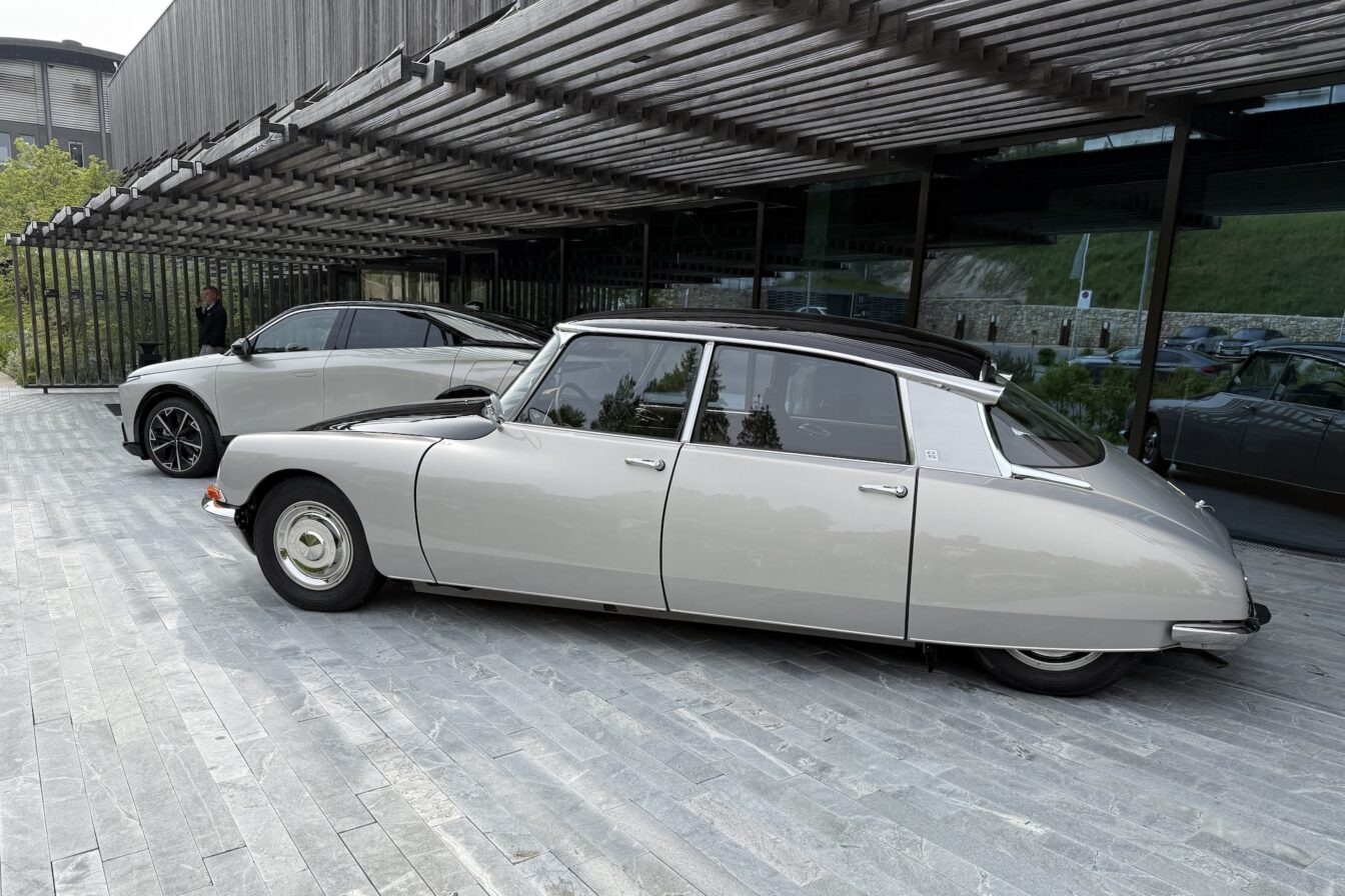 Test DS N°8 : notre avis sur la voiture électrique d'Emmanuel Macron