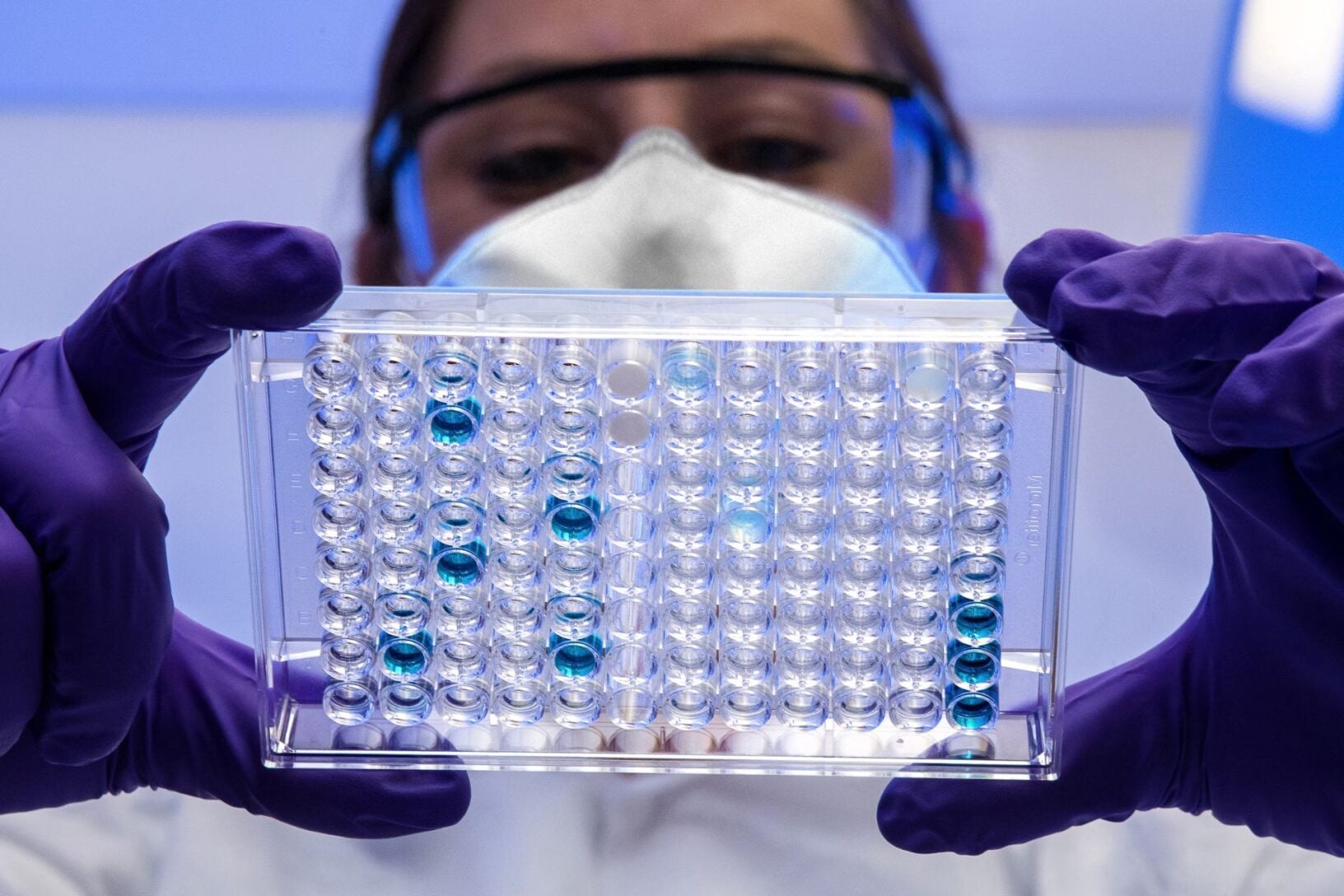 ChatGPT et les « armes biologiques » : OpenAI craint que l'IA facilite ...