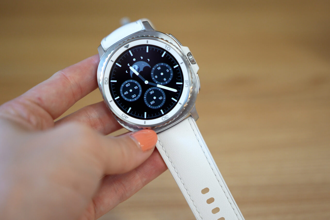 On a pris en main les Galaxy Watch 8 : élégance, finesse et One UI 8 ...