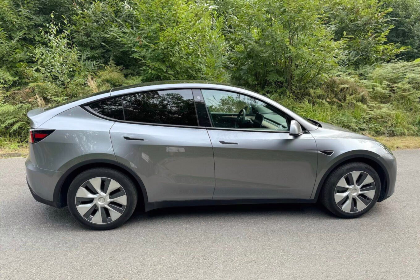 Tesla casse le prix de son Model Y : le SUV perd 5 000 euros et s ...