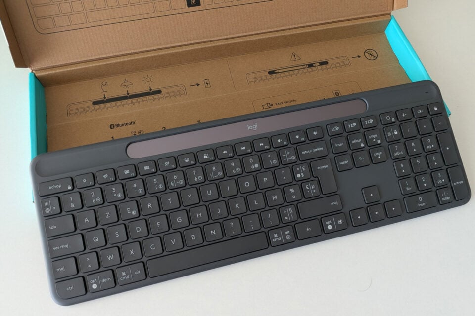 Comparatif Ergo K860 contre Signature Slim Solar+ - 01net.com