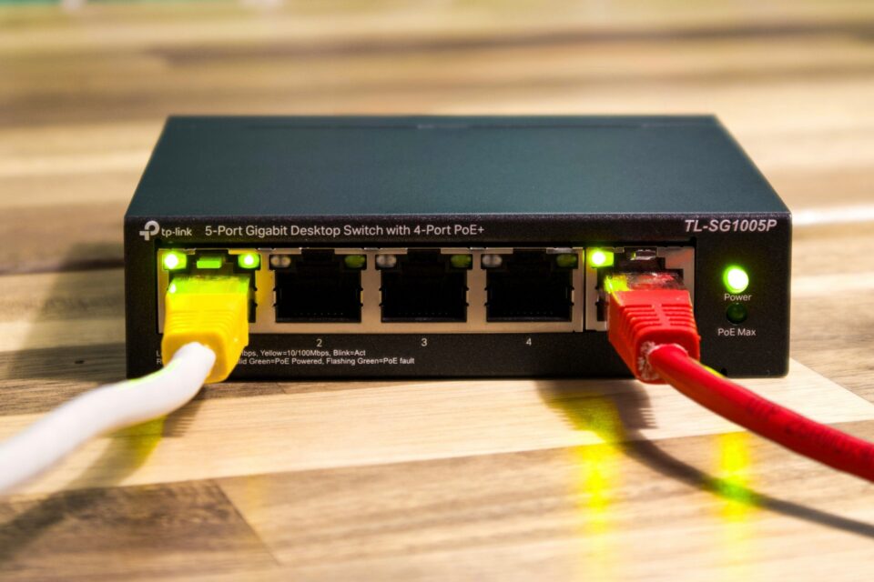 La guerre des routeurs : TP-Link accuse Netgear de dénigrement à un ...