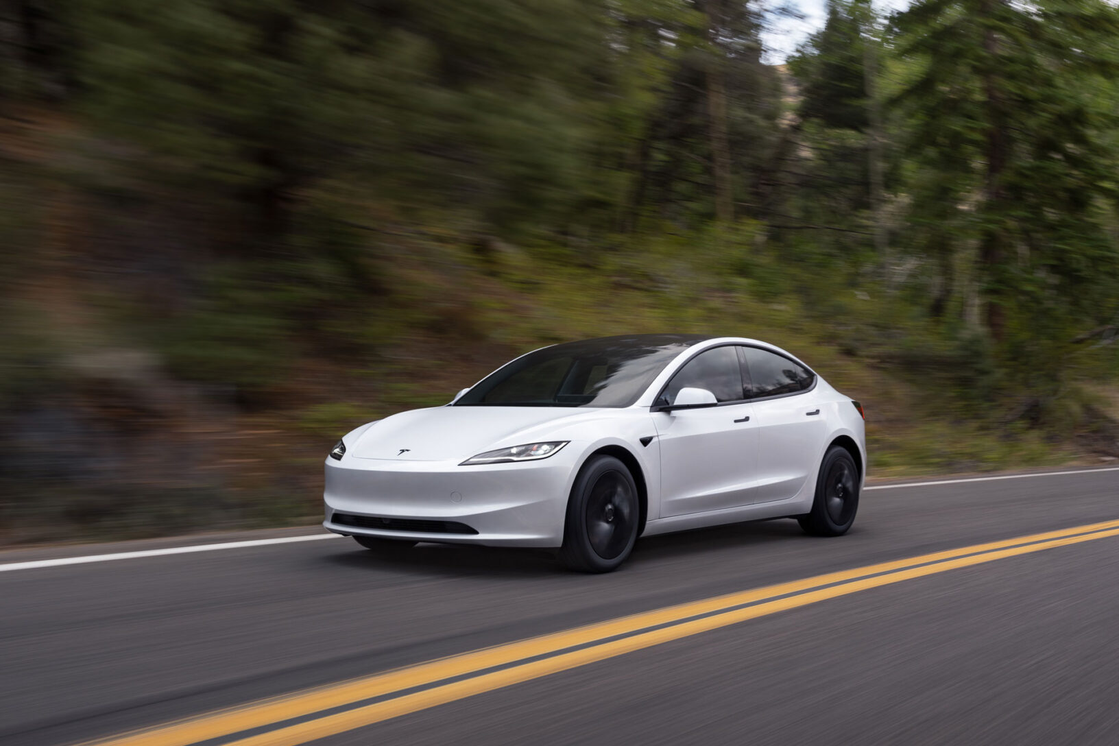 Tesla casse les prix : la Model 3 Standard débarque à 36 990 €, la ...