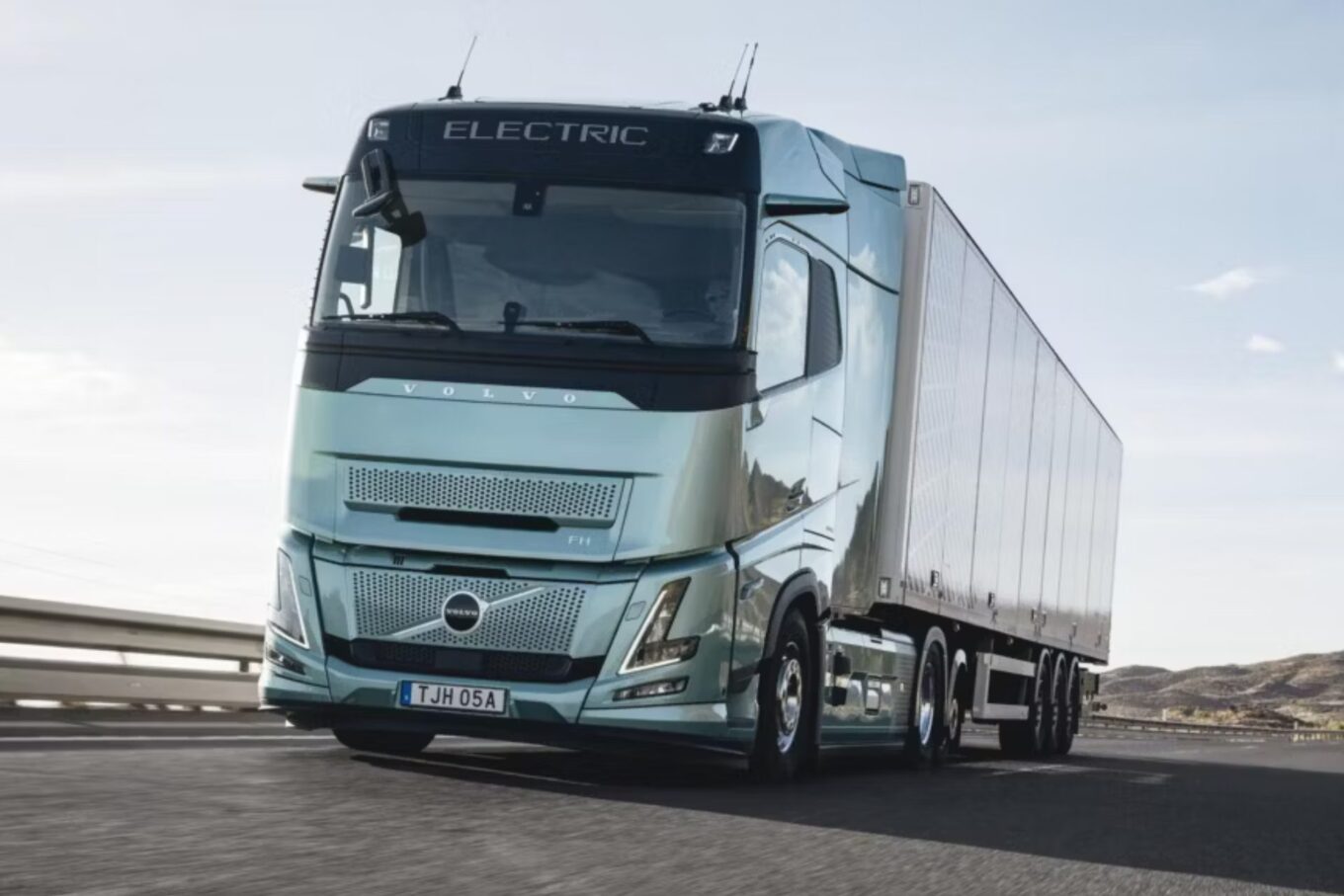700 km d'autonomie : le Volvo FH Aero prouve que les camions ...