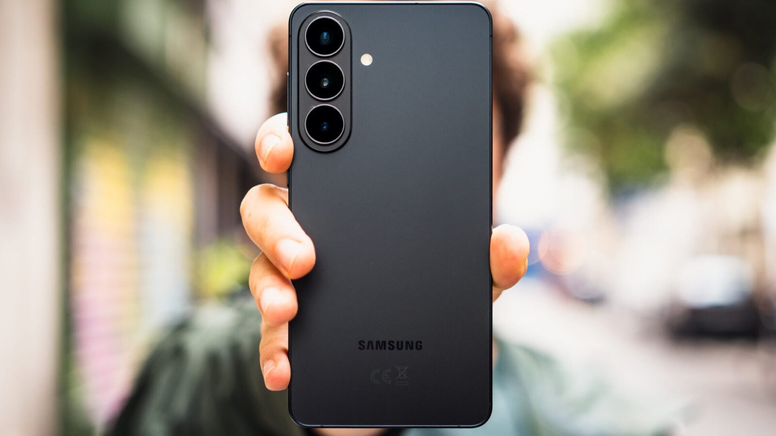 Comparatif Samsung Galaxy S26 Plus contre OnePlus 15 - 01net.com