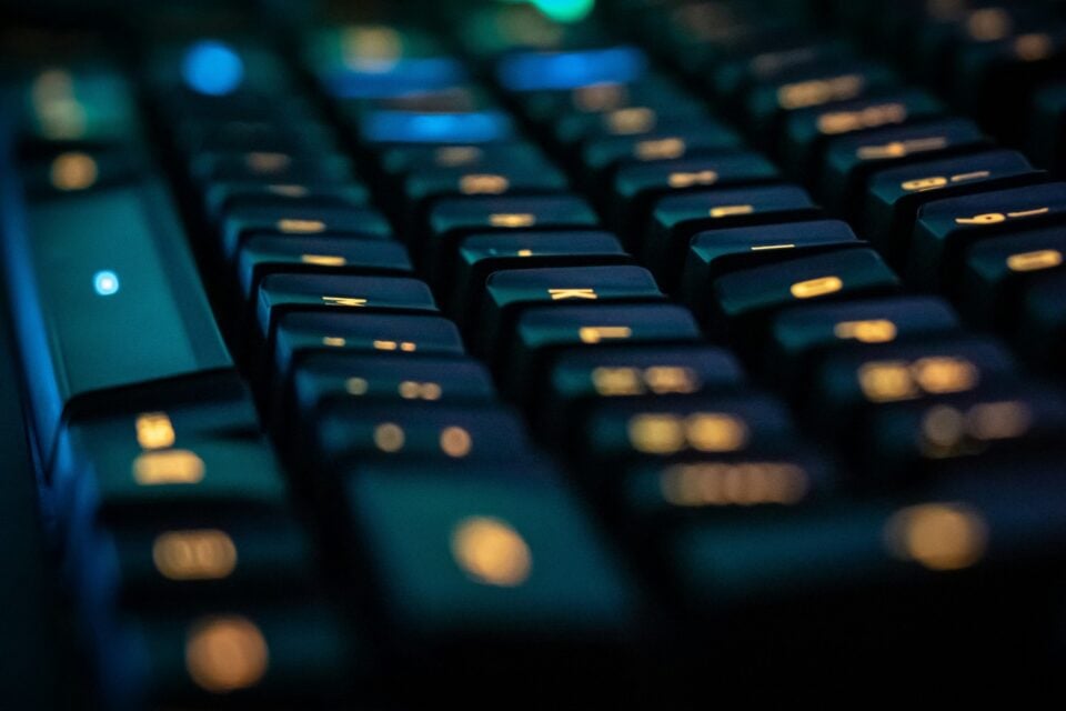 Un virus qui se propage de PC en PC : une cyberattaque mondiale massive ...